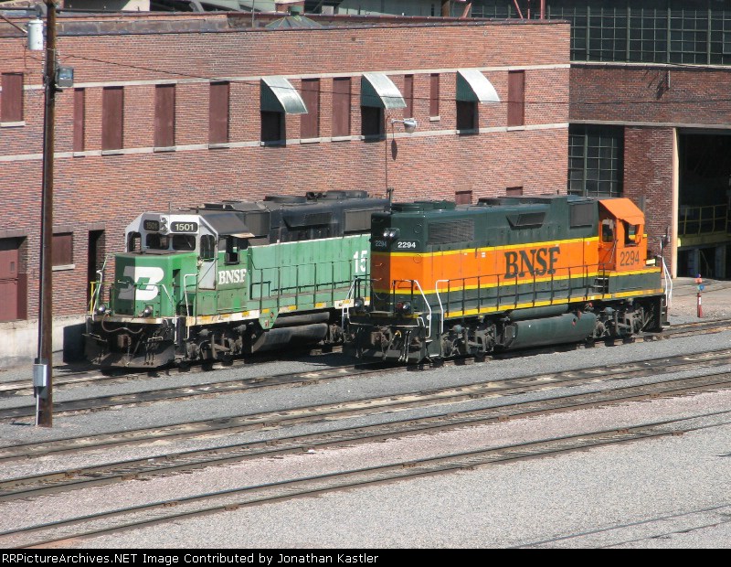 BNSF 1501 and 2294